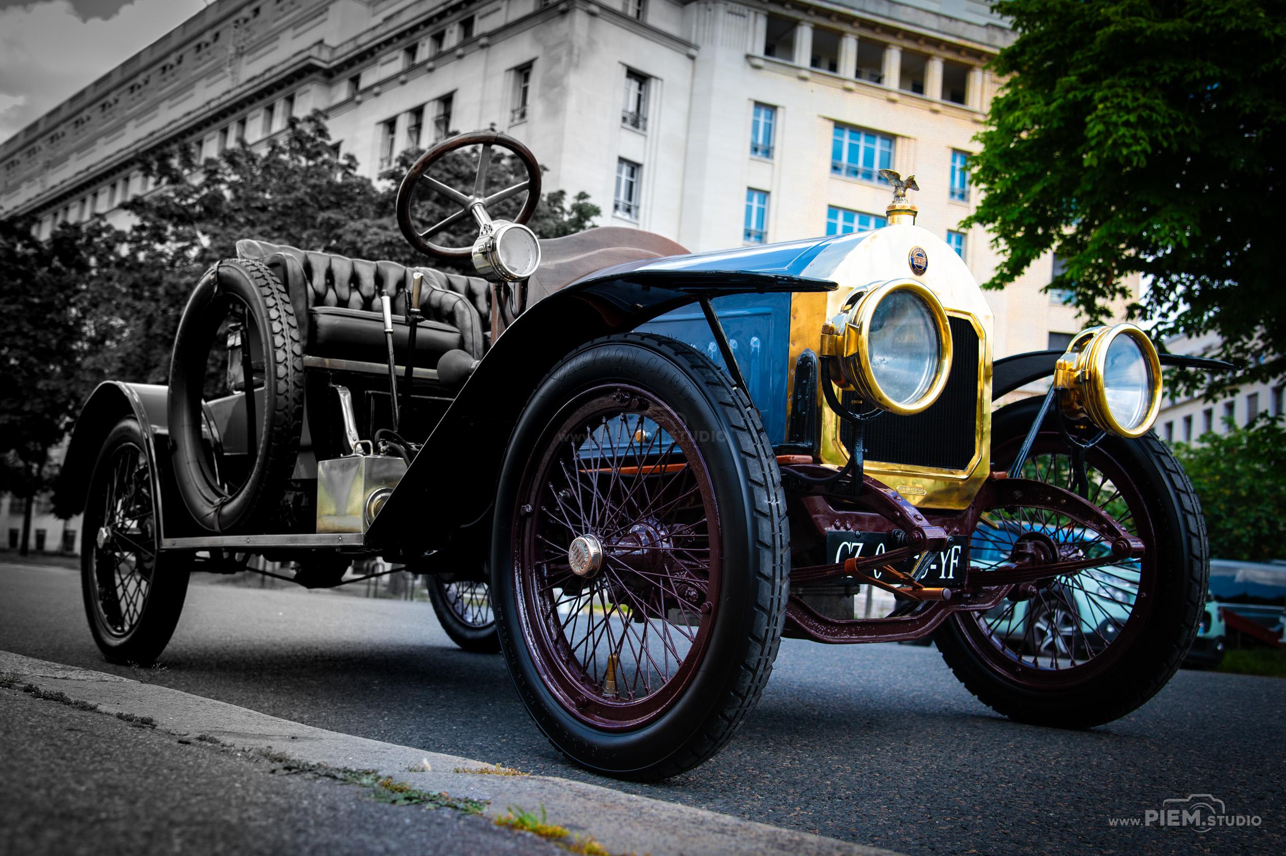 Voiture de collection, c'est Unic ! - PIEM.studio